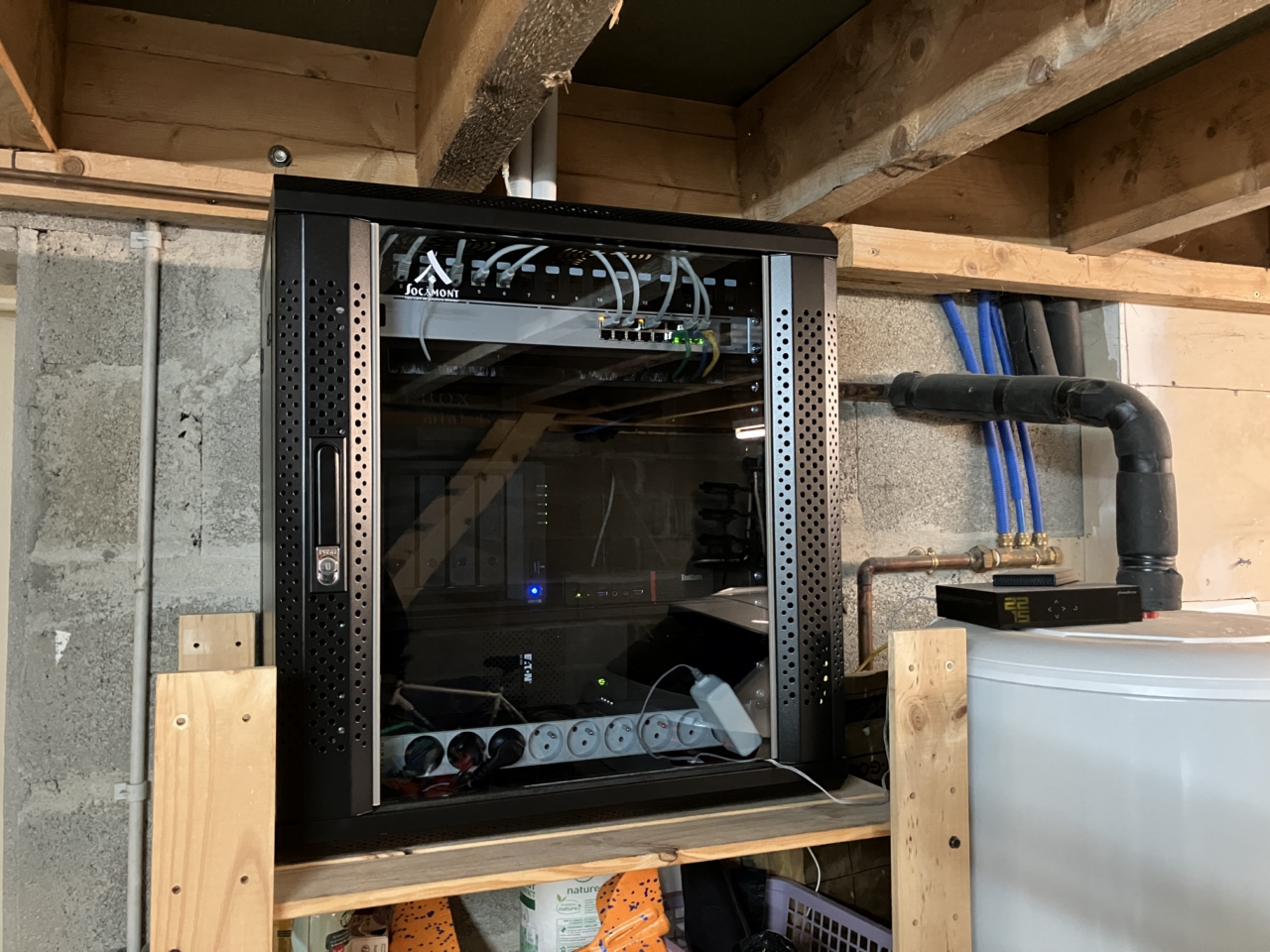 Une baie informatique à la maison - Cachem